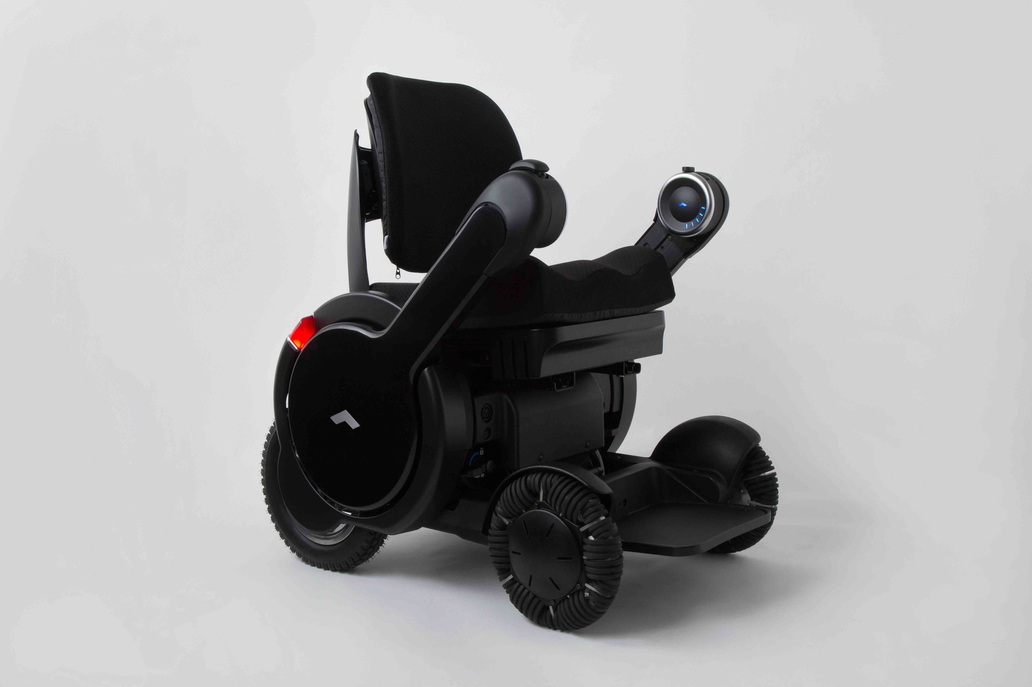 WHILL Model A ビームスの店舗で展示｜WHILL株式会社のプレスリリース