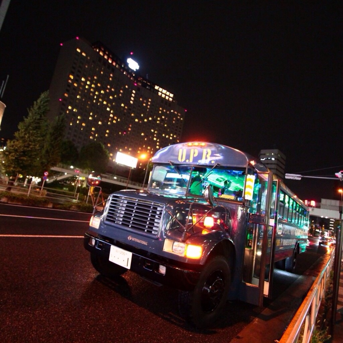 日本で1台しか存在しない「HUMMER JAPAN パーティーバス」が大晦日年越しカウントダウンパーティーに登場！｜複業大学のプレスリリース