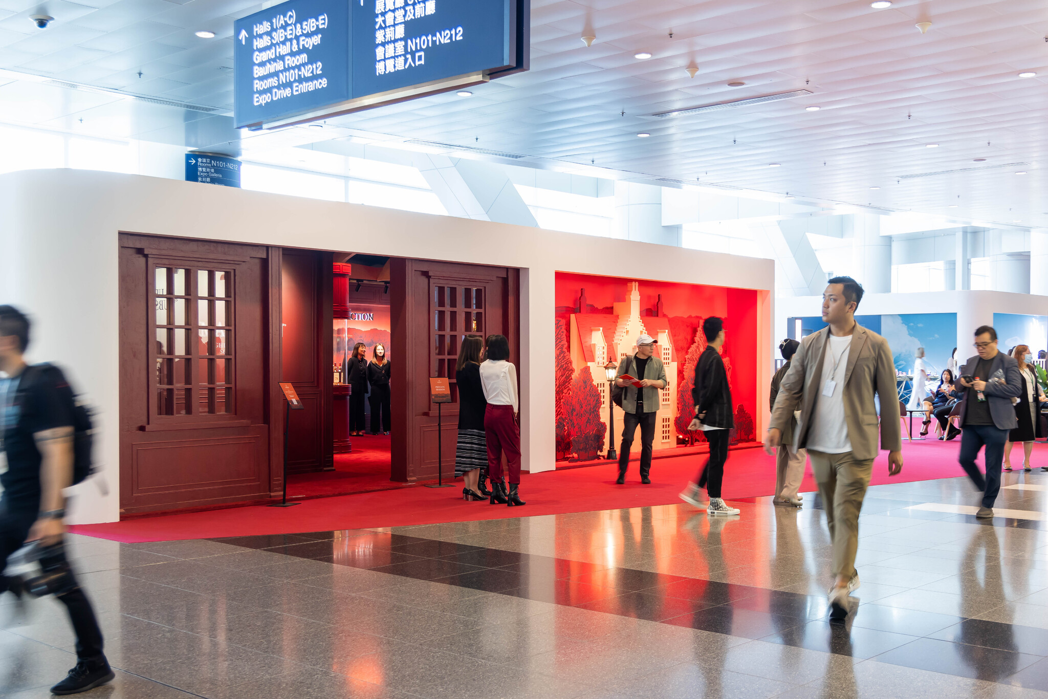 マッカラン、アート・バーゼル香港で「ザ・レッド・コレクション」の特別ブースを設置。顧客向けに豪華な船上パーティも開催。｜Edrington ...