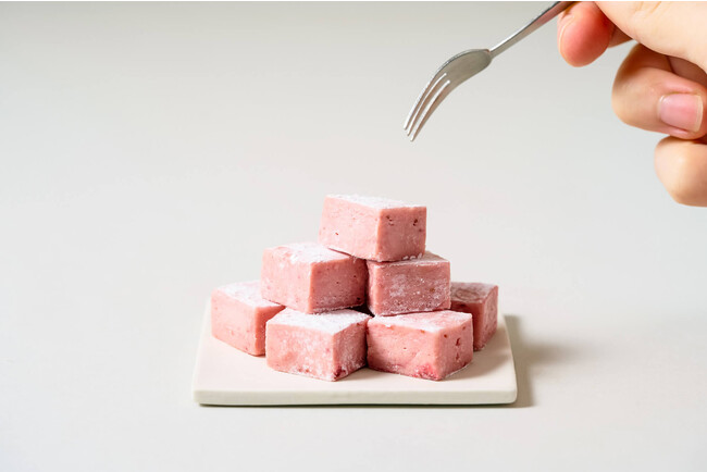 Minimalより本格素材の可能性を追求する「Minimal Collaboration シリーズ」第三弾登場。「生チョコレート 苺 -いちご ...