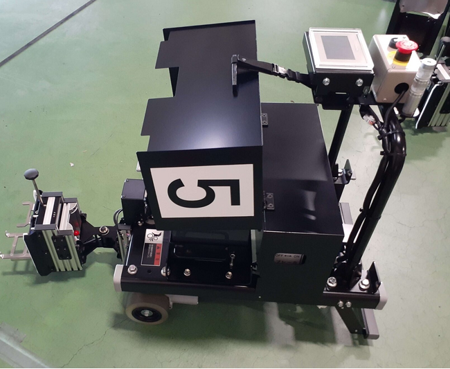 カゴ車等の移動を無人化・省力化する汎用型AGV 牽引（けんいん）治具『Begin+JIG（ビギンジグ）』の売上好調のモノリクス、新たにAGV用『ゾーンライト』の販売を開始｜株式会社モノリクスの ...