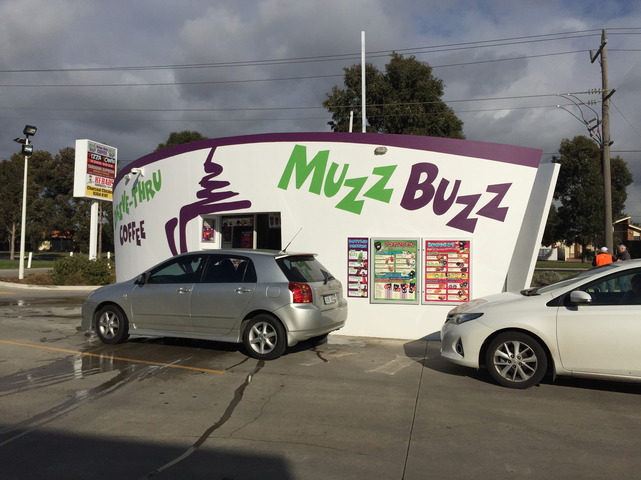 オーストラリア 西海岸パース生まれのコーヒーチェーン 「Muzz Buzz（マズバズ）」ドライブスルー型日本第1号店 2015年12月19日 ...