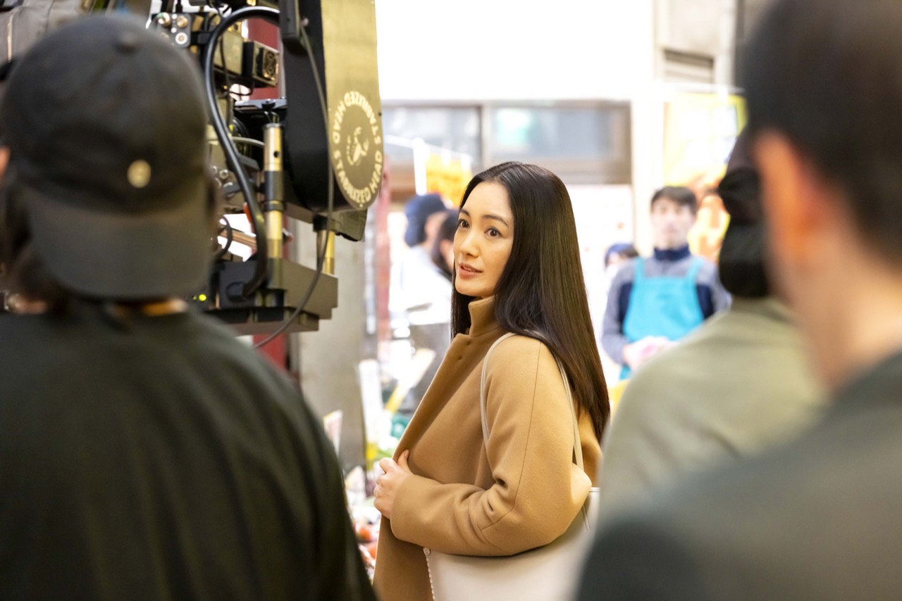 賀来賢人さん出演の明治R-1 CMに、仲間由紀恵さんが新たに加わる！明治プロビオヨーグルトR-1 TVCM新シリーズ「冬の私は弱いから」 冬の始まり2篇 10月22日（土）より全国で放映開始 ...