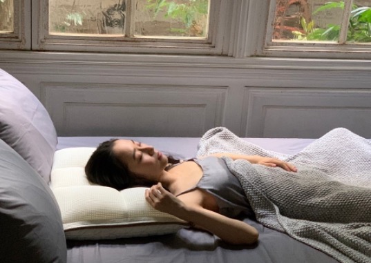 ミス・ワールド2021ファイナリストをモデルに起用 「睡眠で磨かれる美しさ」｜Futonto 株式会社のプレスリリース