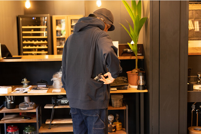 バックポケットを搭載した「PLAY UTILITY BACK POCKET」よりプルオーバーとフーディー2アイテムを販売開始｜ROOT株式会社 ...