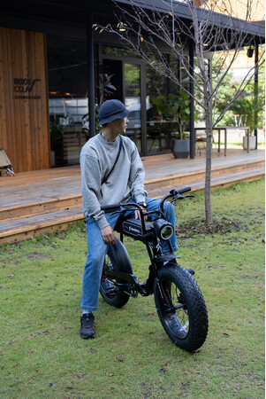 バックポケットを搭載した「PLAY UTILITY BACK POCKET」よりプルオーバーとフーディー2アイテムを販売開始｜ROOT株式会社 ...