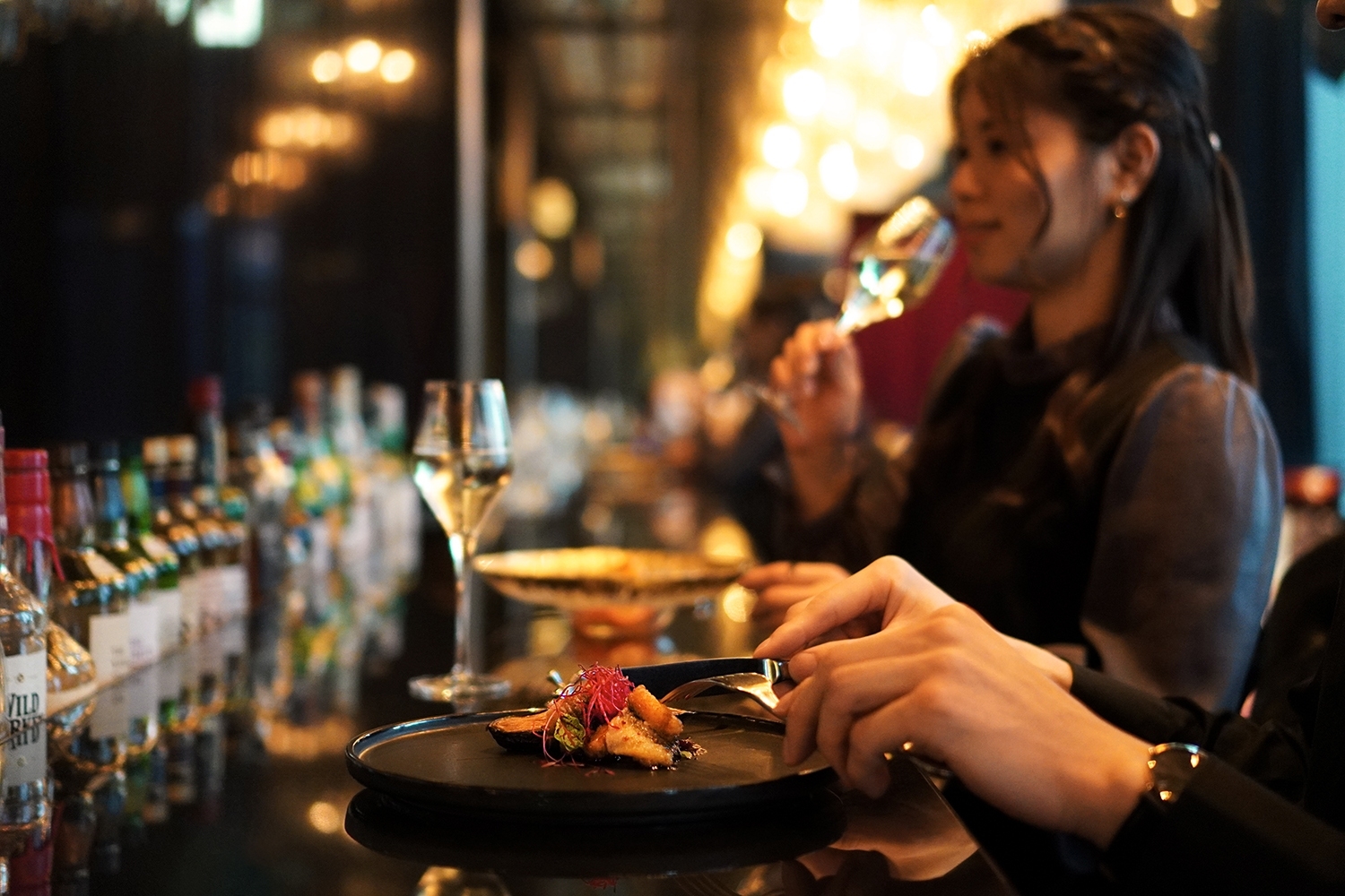 遊び心たっぷりのフレンチ全10品と一緒にカウンターで乾杯。「Baru＆Bistro＊musiQ mood board」より、限定席でのみ ...