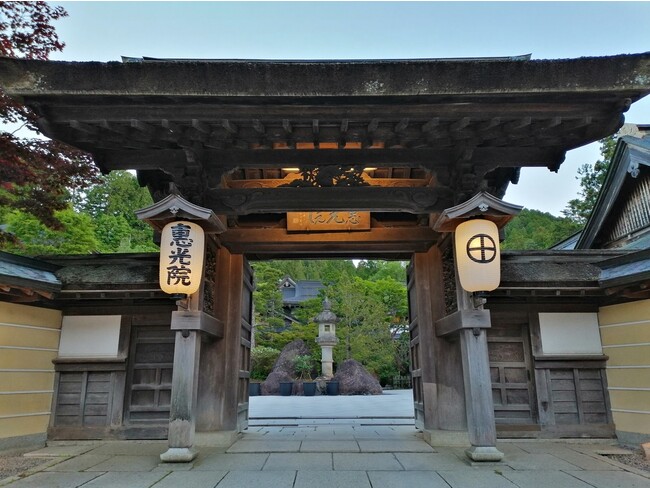 【OTERA STAY×ホットヨガスタジオLAVA・年末イベント企画】｜株式会社シェアウィングのプレスリリース