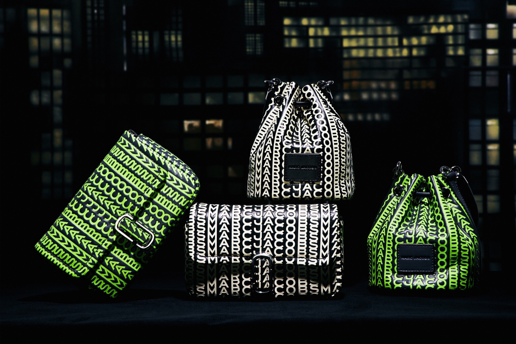 MARC JACOBSのアイコニックな「THE MONOGRAM COLLECTION」から新作が登場！こだわりのレザー素材に、エンボスで ...