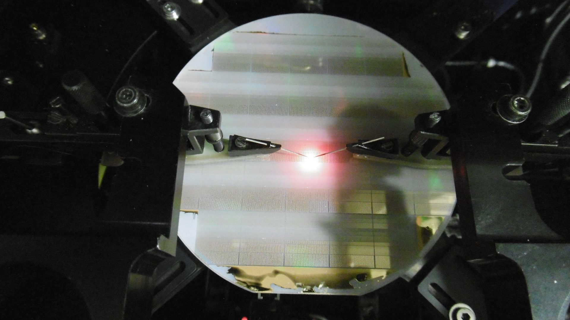 この度、赤（R）LEDピーク波長620nm、緑（G）LEDピーク波長510nm、青（B）LEDピーク波長450nmの3種類の可視光のマイクロ ...