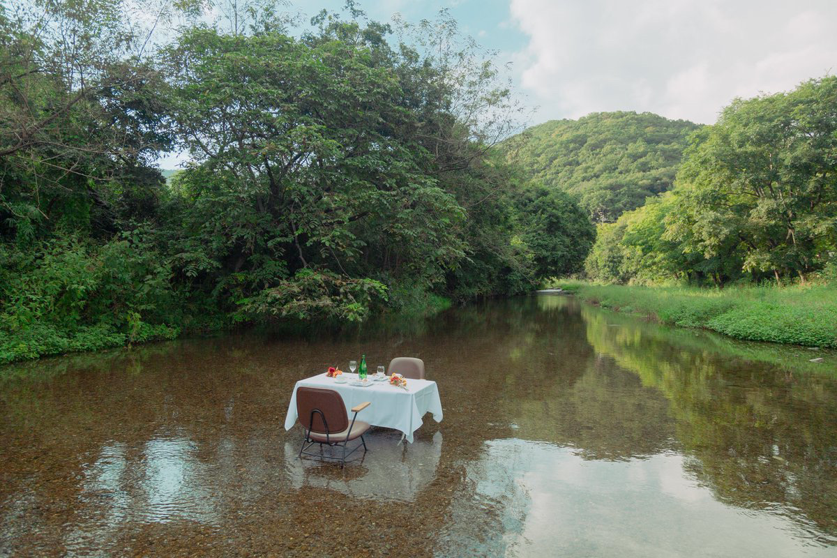 ときたまひみつきちCOMORIVERの贅沢な朝時間。川上で食べるモーニングを1日1組限定で提供開始｜株式会社温泉道場のプレスリリース