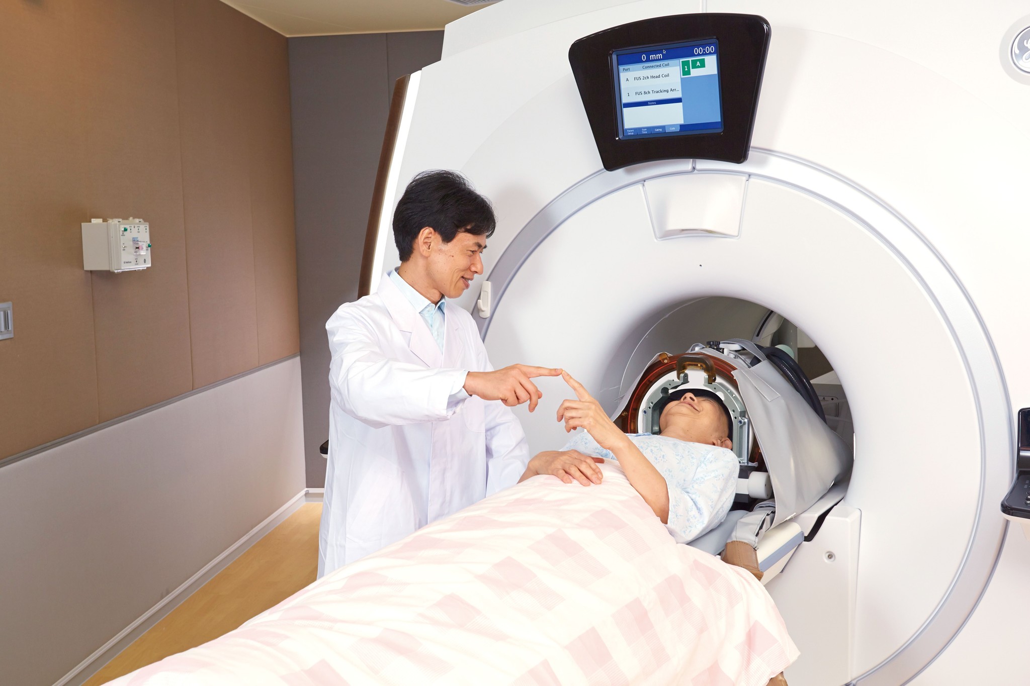 インサイテック、原因不明の手の震え（本態性振戦）に対する、MRガイド下集束超音波治療（FUS：エフユーエス）の保険適用開始を発表 ...