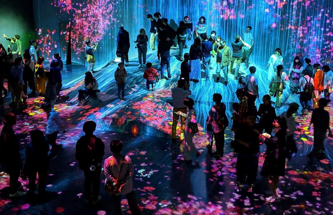 MORI Building DIGITAL ART MUSEUM: EPSON teamLab Borderless《オープン1周年》 世界160ヵ国以上から約230万人が来館｜森ビル ...