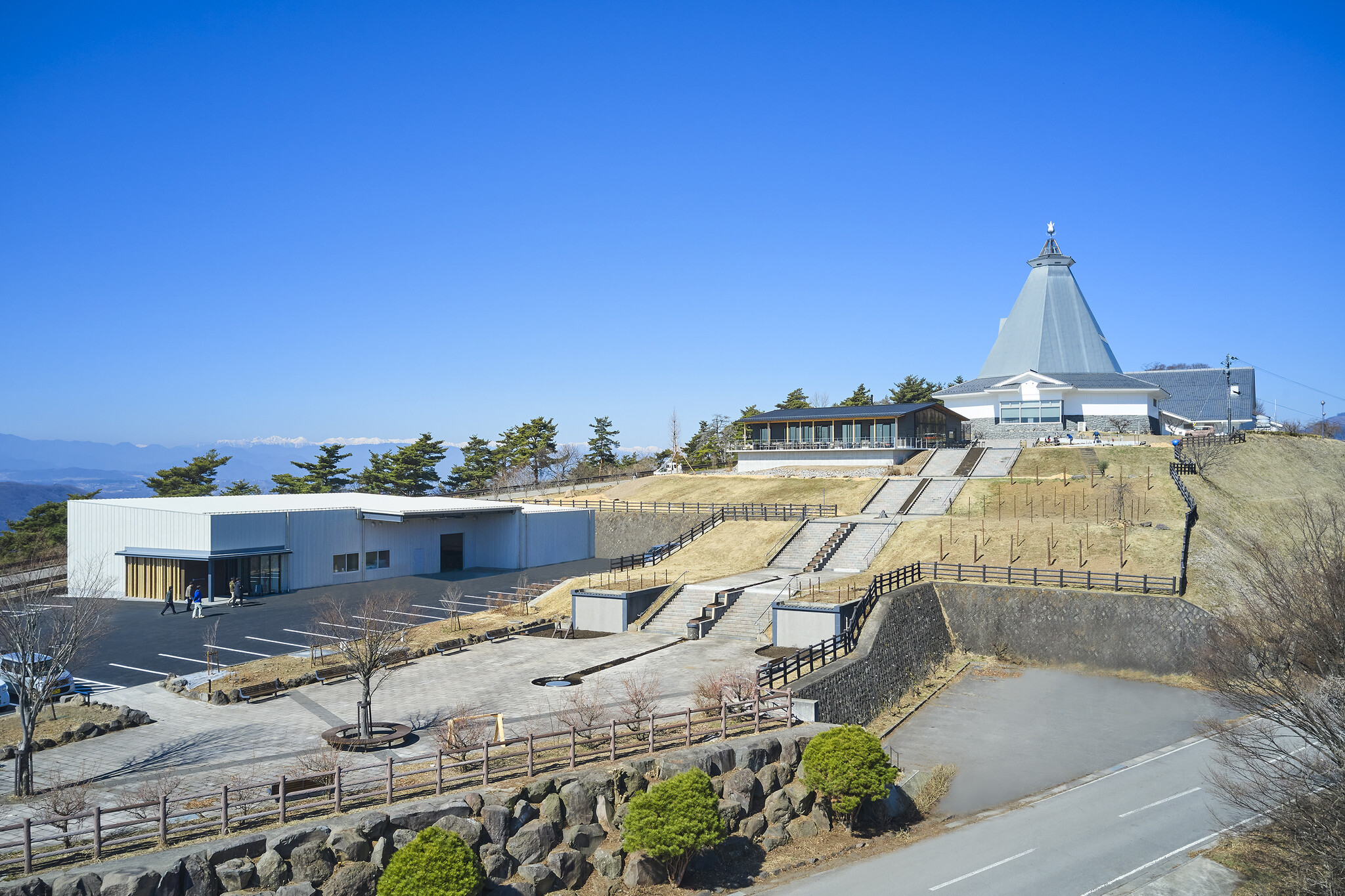 長野県初！都市公園の利活用「公募設置管理制度（Park-PFI）」を活用した「STARRACE KOMORO(スタラス小諸)」 長野県小諸市飯綱山公園に竣工｜リノベるのプレスリリース