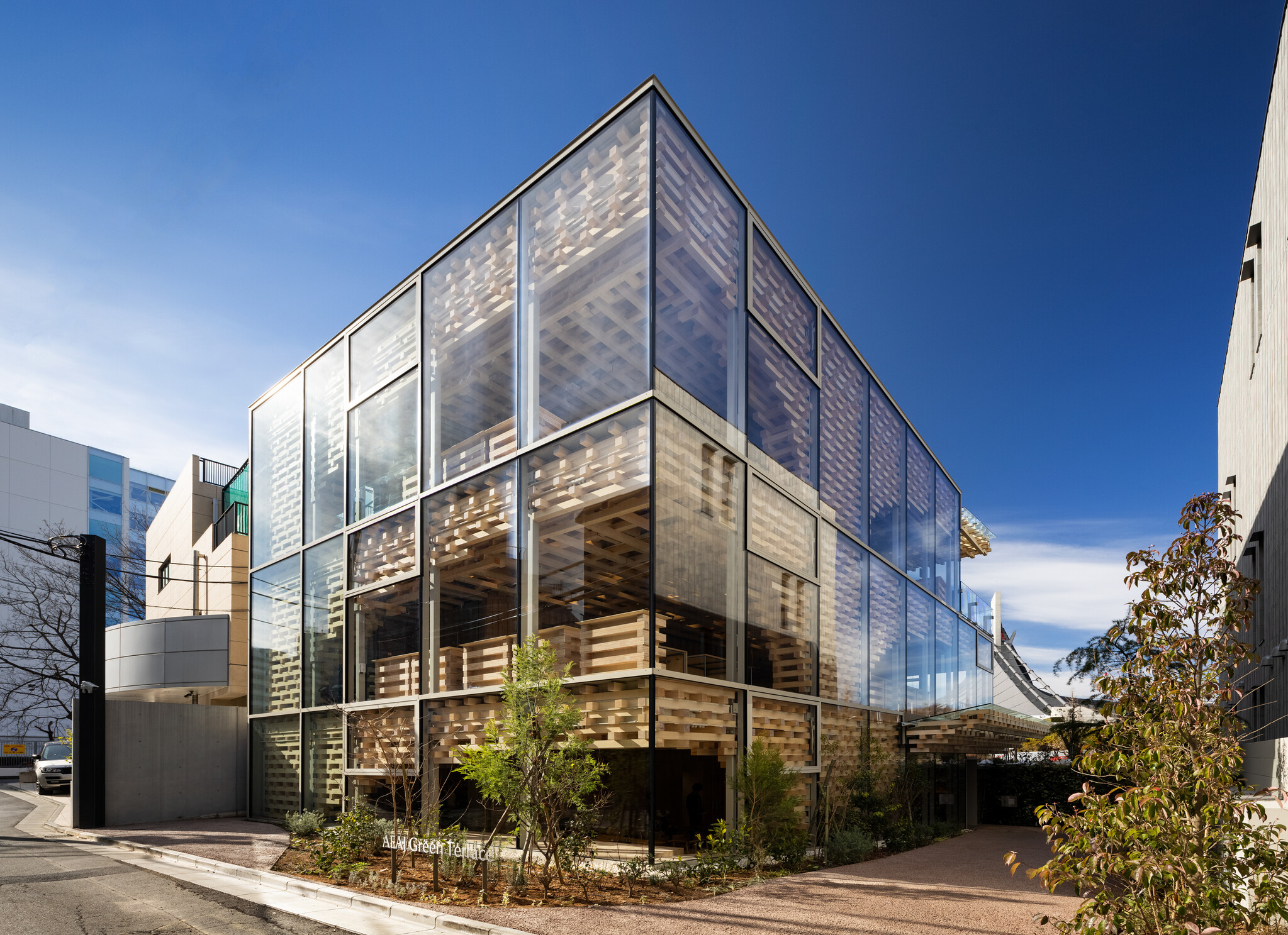 建築家 隈研吾氏による設計 アロマ体験施設「AEAJグリーンテラス」が誕生 ｜公益社団法人 日本アロマ環境協会のプレスリリース