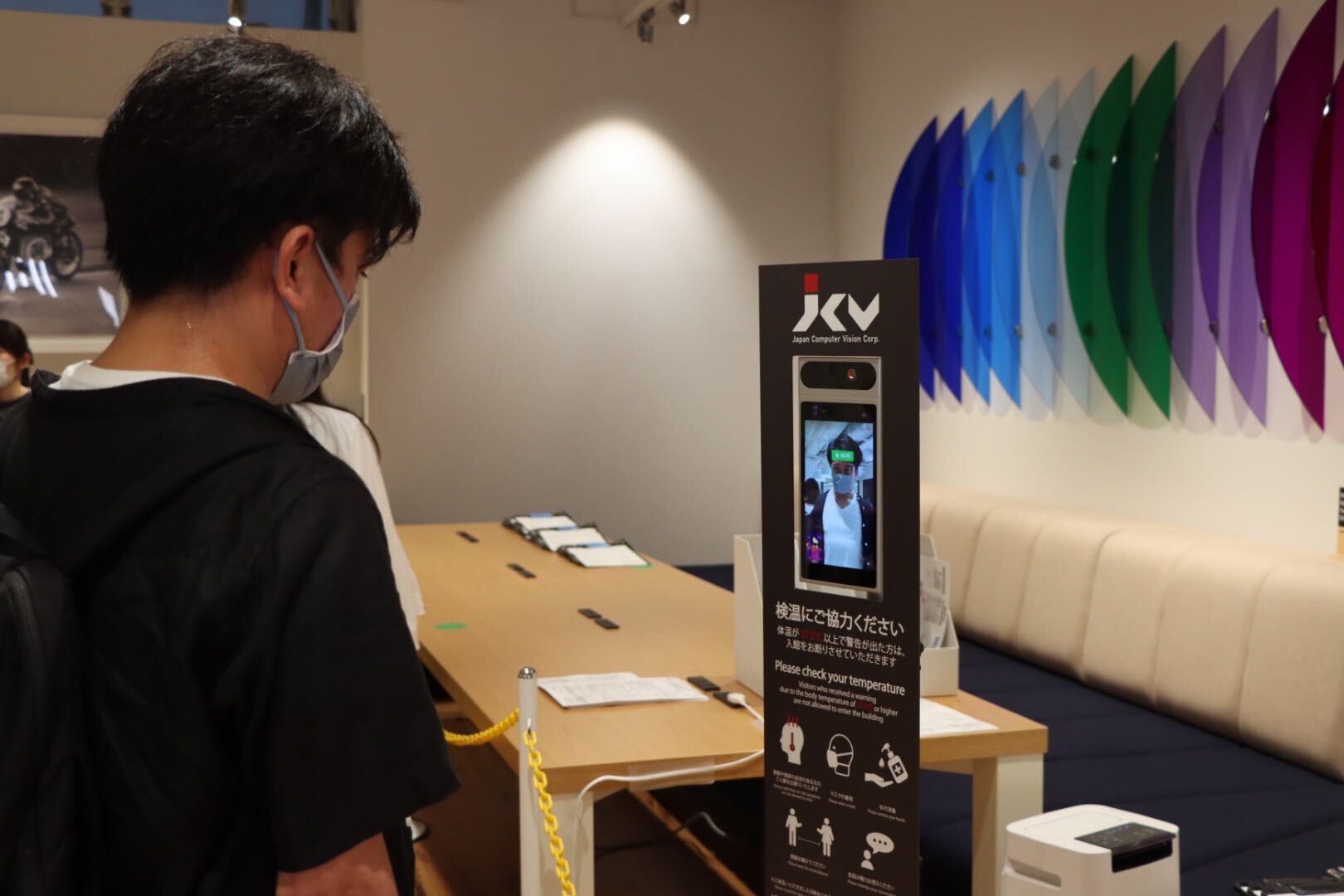 ソフトバンクグループの新型コロナウイルスワクチンの職域接種会場で、JCV 「SenseThunder Air」で温度検知を実施｜JCVのプレスリリース