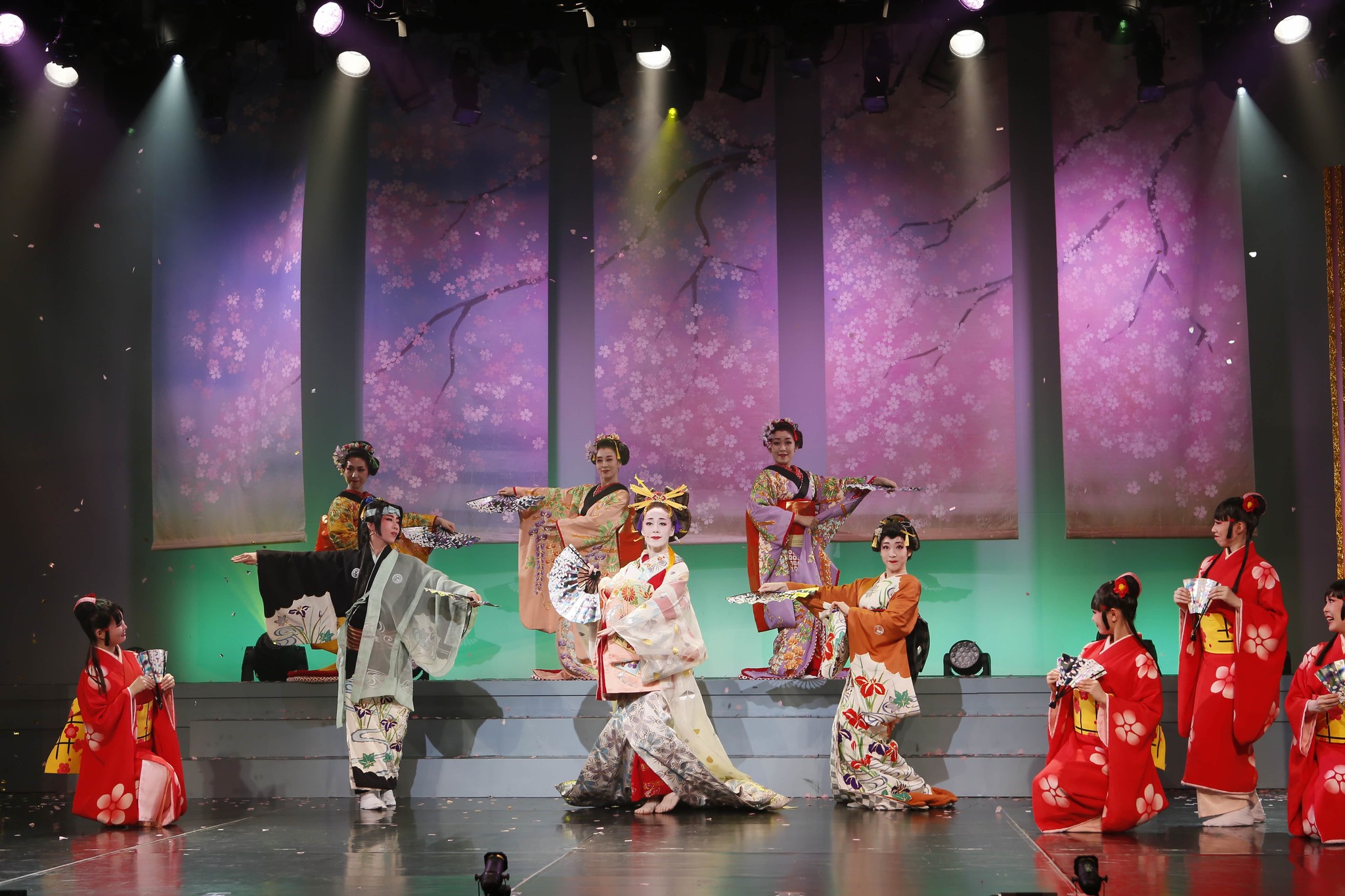 訪日外国人向けエンターテイメント「REVUE JAPAN」公演開催！｜株式会社ジェイティービーのプレスリリース