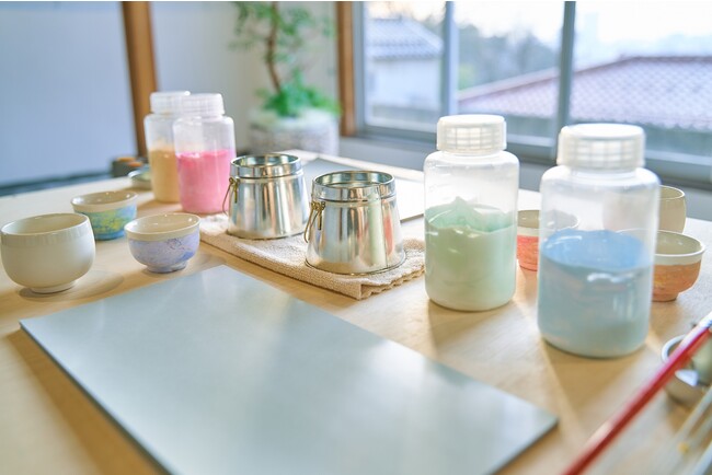 金沢伝統工芸の新たなデザイン拠点を目指す体験型アートカフェ“金沢茶寮”が破棄される陶器の破片や茶葉を、作家の手で蘇らせるアップサイクル ...