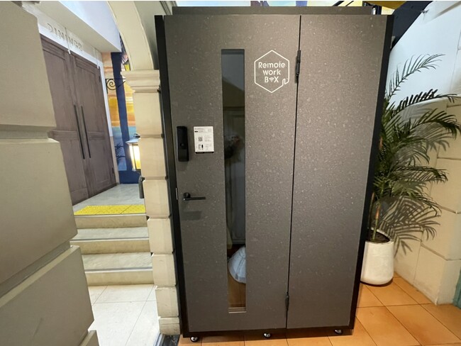 「快活CLUB新横浜店」に、ワンコインで使える完全個室型ワークブース「RemoteworkBOX」を導入！｜2Linksのプレスリリース