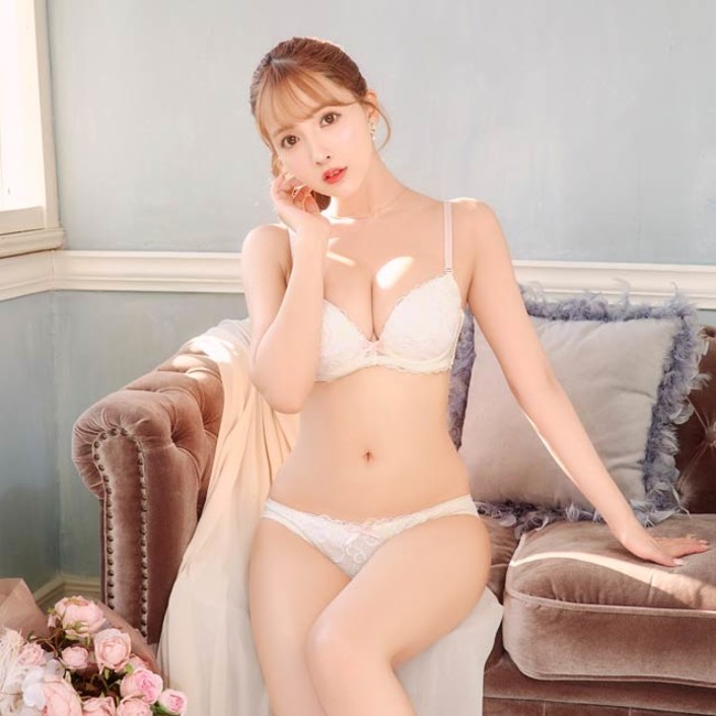 男女共に圧倒的支持を得る三上悠亜が着る。下着通販サイトdrwから2022 S Sランジェリー遂に公開!バストを華やかに彩る春のコレクション