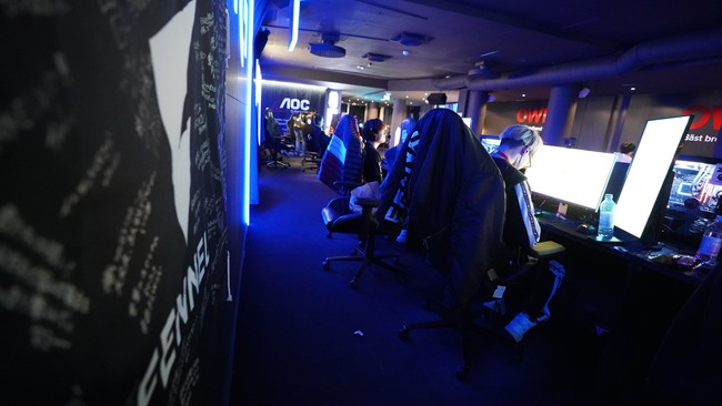 プロeスポーツチーム「FENNEL」Apex 部門 世界一を決める“チャンピオンシップ”への出場権を獲得｜FENNELのプレスリリース