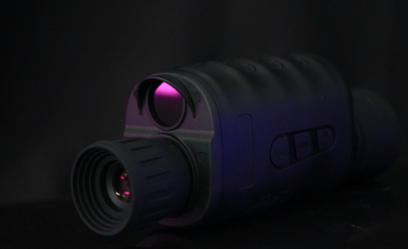 暗闇の環境でも最大300m先まで！昼夜兼用を実現！暗視スコープ「NV3188」｜株式会社アースリボーンのプレスリリース