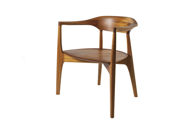 世界各国の国際デザインアワードで13冠を達成！受賞を記念して特別樹種(マホガニー)のcocoda chairを限定販売。｜株式会社コマのプレスリリース