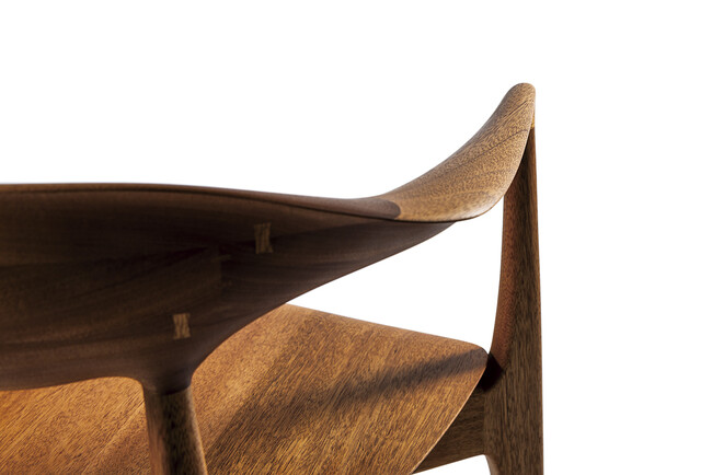 世界各国の国際デザインアワードで13冠を達成！受賞を記念して特別樹種(マホガニー)のcocoda chairを限定販売。｜株式会社コマのプレスリリース