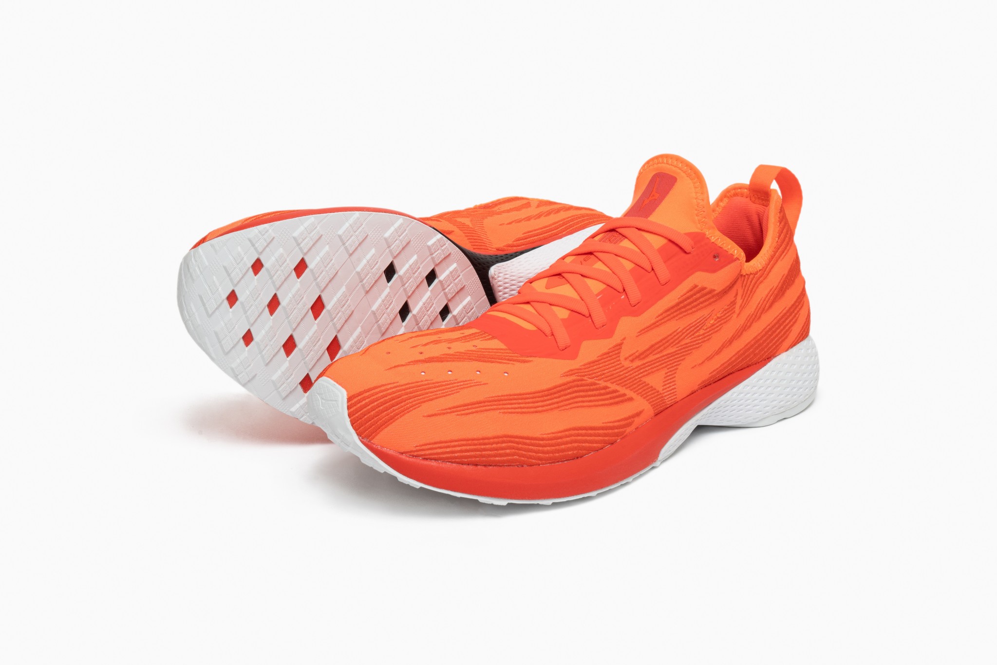 高反発ソール素材『MIZUNO ENERZY』搭載のスピードモデル ランニングシューズ「WAVE AERO 19」発売｜ミズノ株式会社のプレスリリース