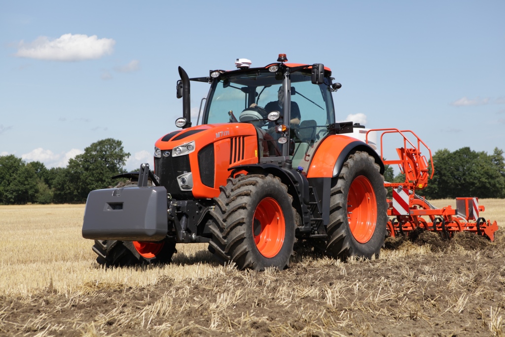 フランスの畑作用大型トラクタ工場が本格始動｜株式会社クボタのプレスリリース