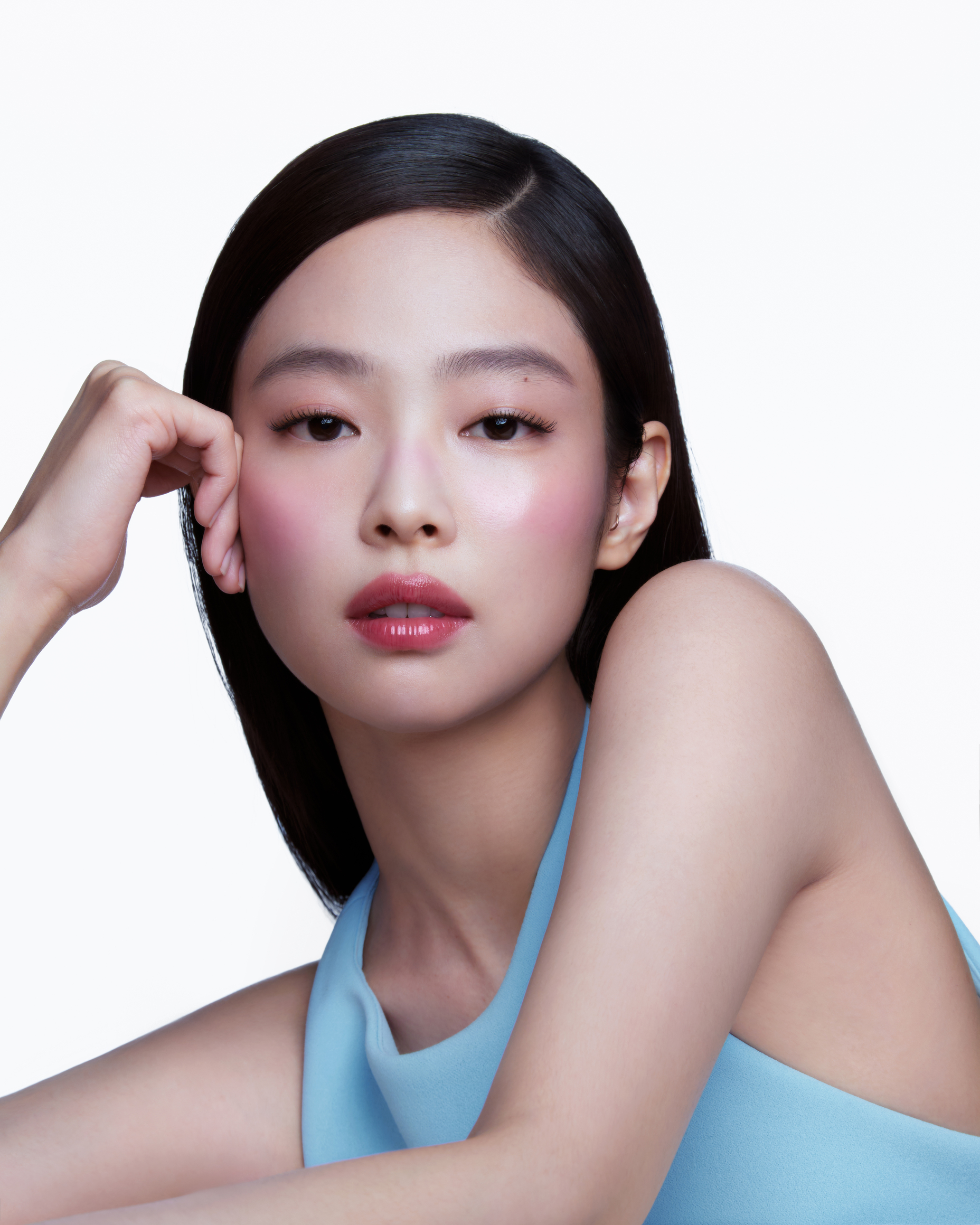 「HERA」のベストセラー『センシュアルヌードグロス』から、洗練されたトレンド感のある新4色が新登場 | 美ST ONLINE